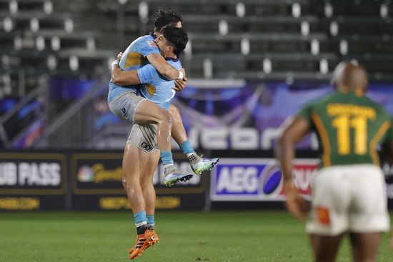 Wet weather doesn't dampen spirits on day one in Los Angeles | World Rugby