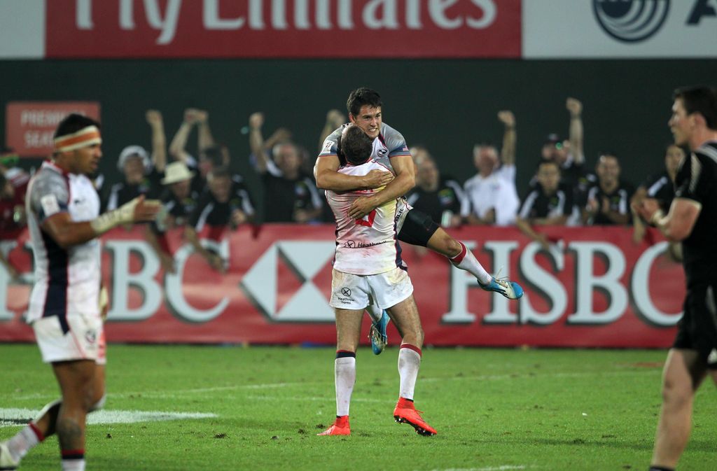 Tres lideran mientras Estados Unidos crean drama en la candente Dubai ...