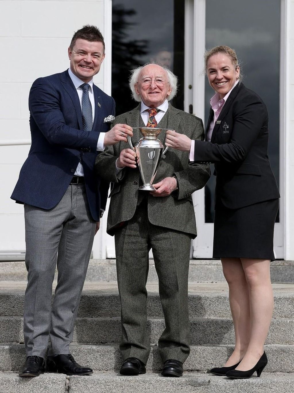 Trophy begins its tour around Ireland | World Rugby