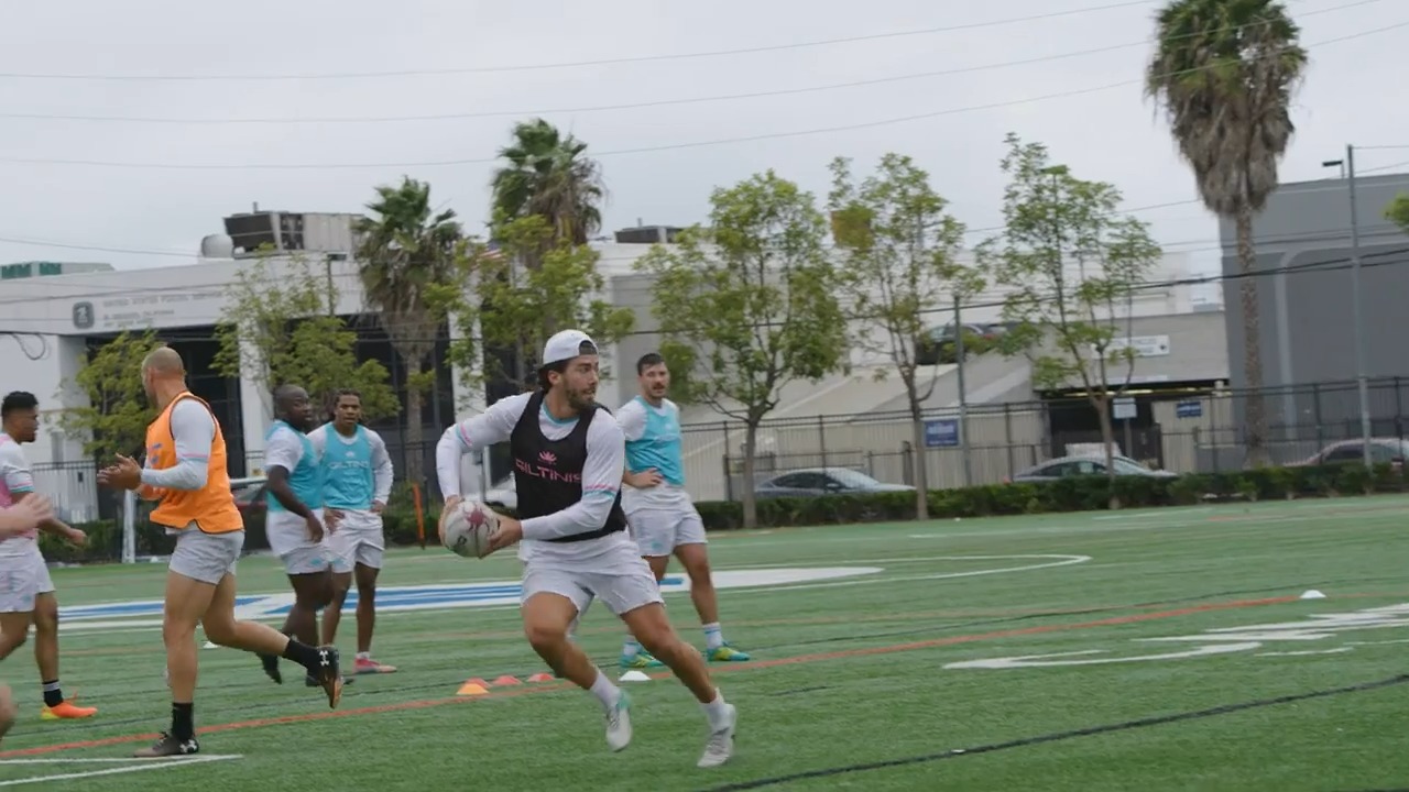 American Athletes learn the Fundamentals of Rugby Offence
